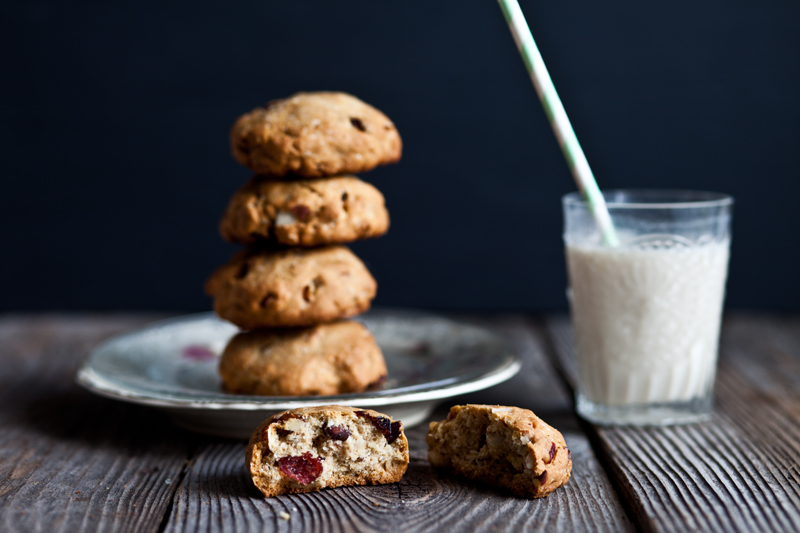 Biscuit aux cerises, amandes et noix de coco - Emilie Murmure